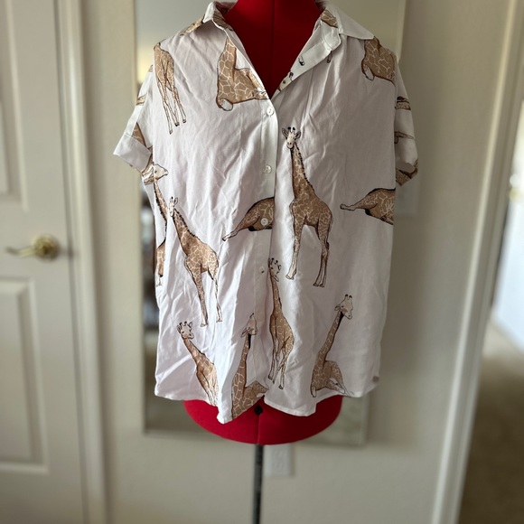 Jane and Delancey | Tops | Giraffe Print White Blouse | Poshmark